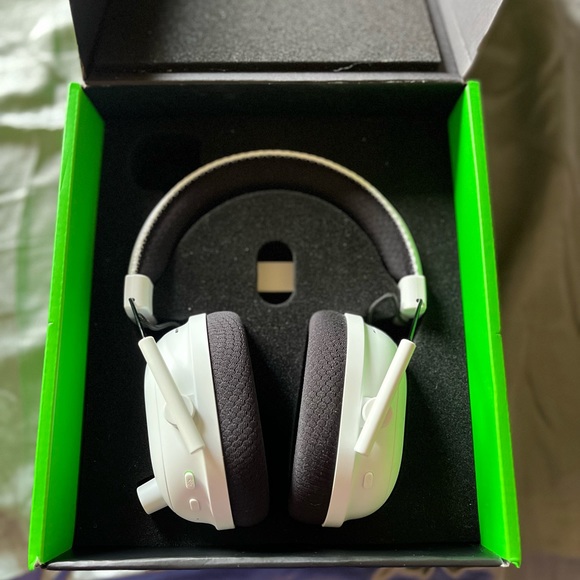 Razor | Headphones | Razor Black Shark V2 Pro 223 Wireless Gaming ...